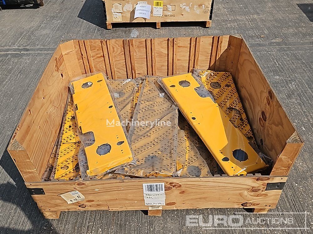 Prodaje se Stillage of Rear Covers (2 of), Brace (4 of), Central Column (2 drugi rezervni deo karoserije za JCB građevinske mašine na aukciji