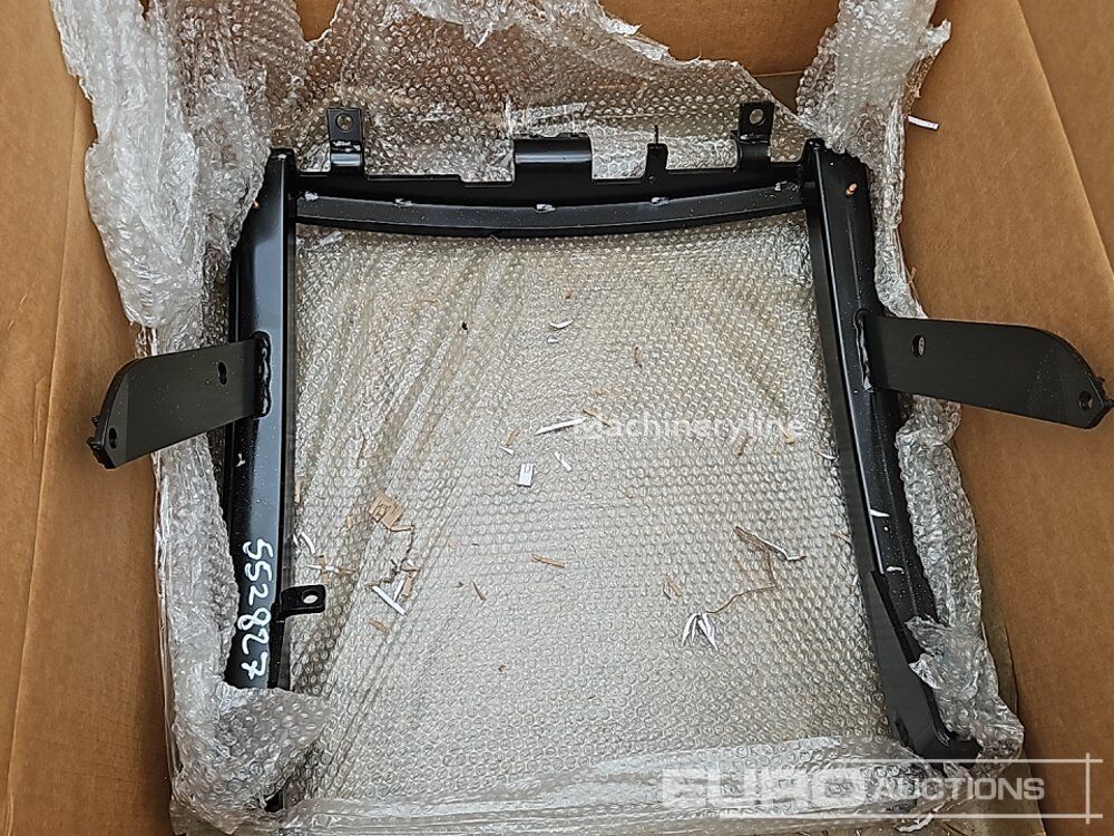 Prodaje se Grill Housing drugi rezervni deo karoserije za JCB građevinske mašine na aukciji