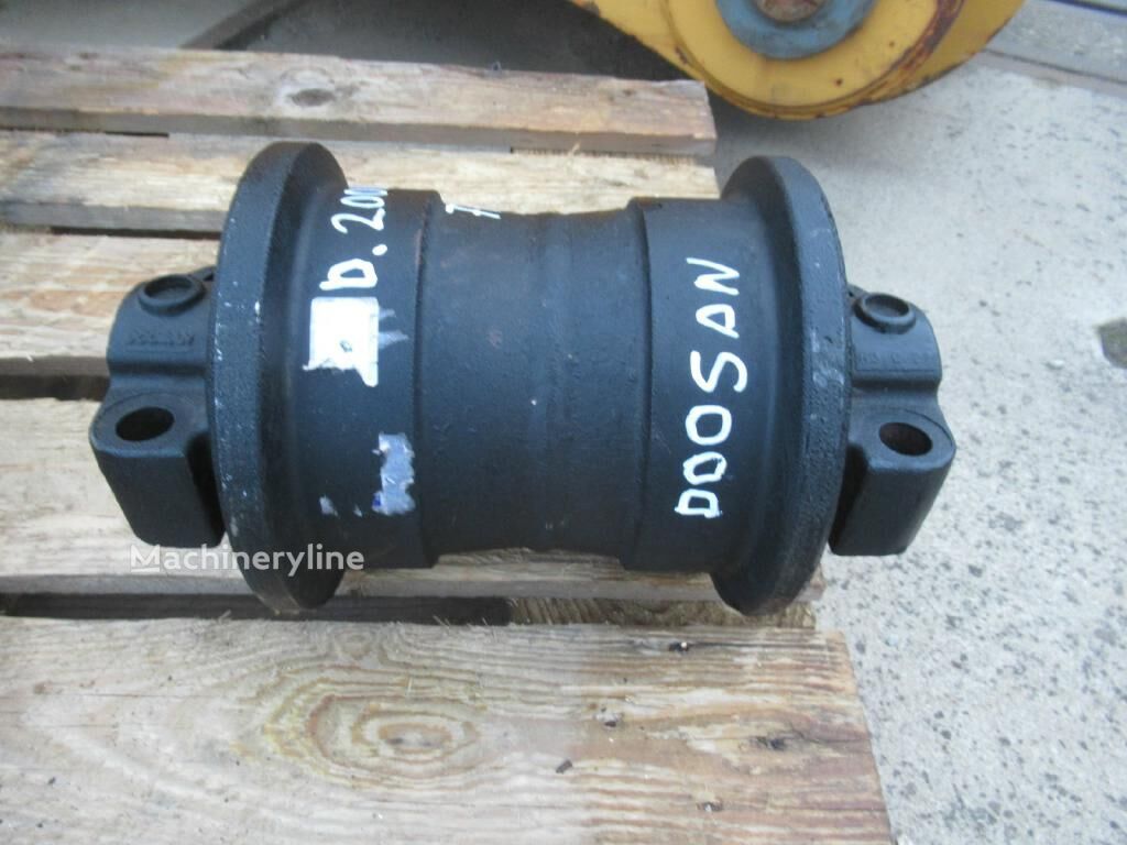 Doosan B200104.0036 donja rolna za građevinske mašine
