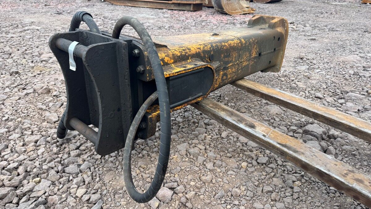 Prodaje se DNB Andre DNB D70 IIs Hydraulisk Pigghammer med S60 feste hidraulični čekić na aukciji