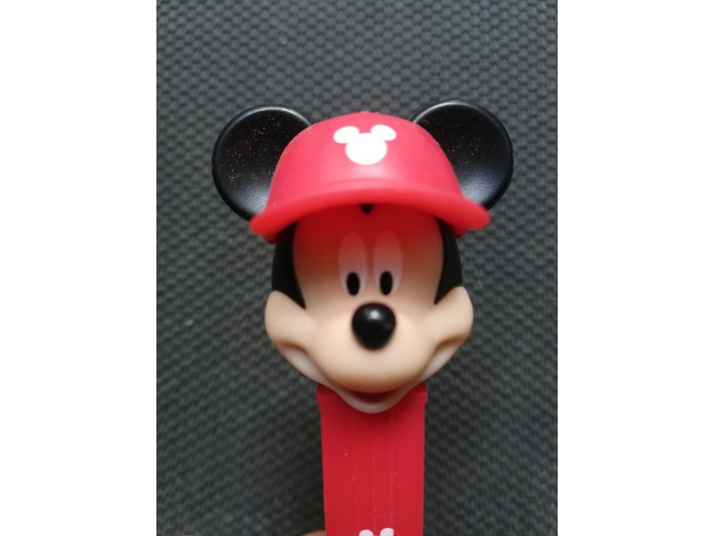 Mickey Mouse sa bejzbol kapom