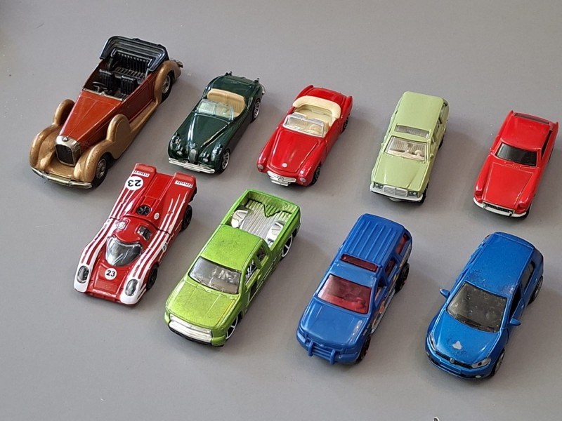Lot autica 9 kom Majorette, Matchbox, Hot Wheels..