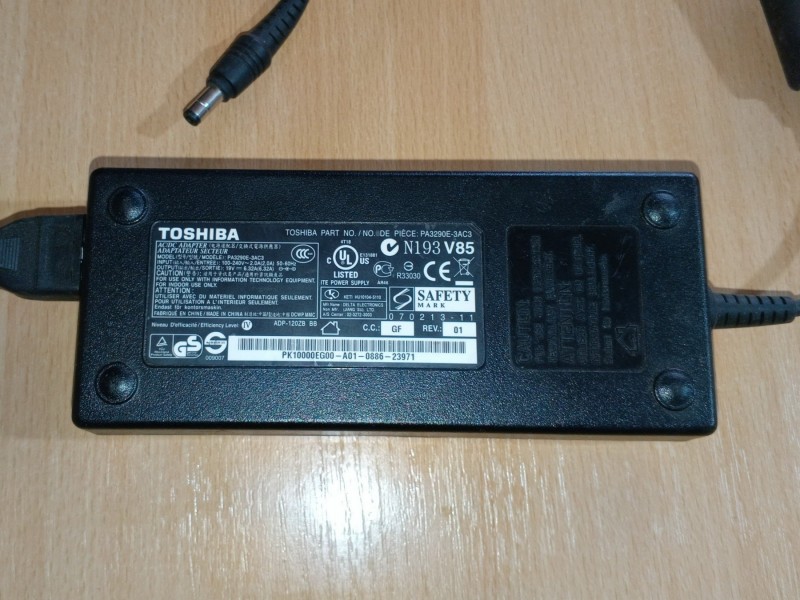 Toshiba punjac - 19V 6.3A (120W)