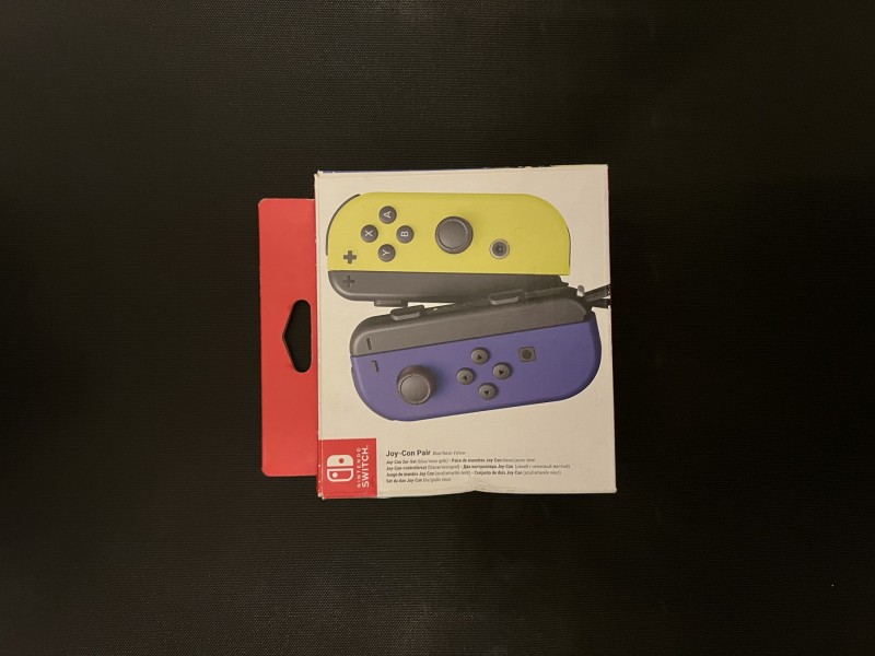 Nintendo switch joycon par (crveni i plavi)