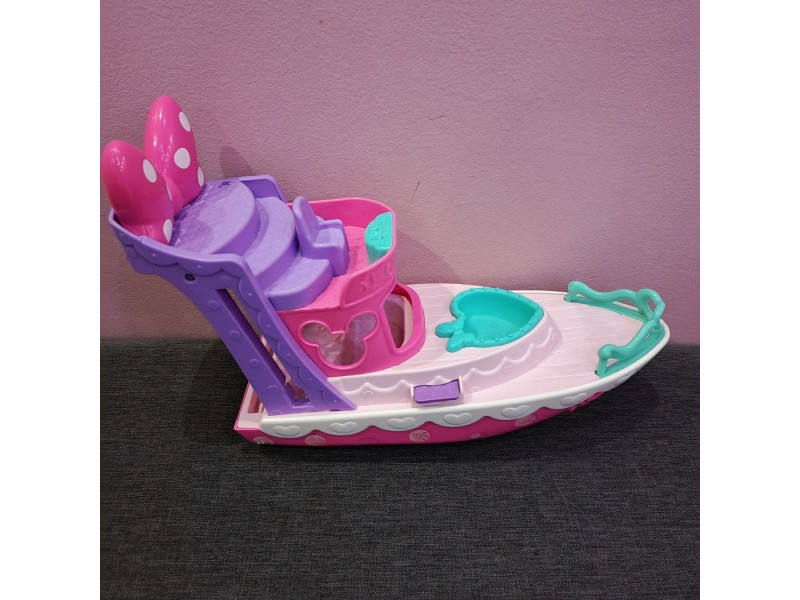 Minnie Mouse Bowdazzling Yacht