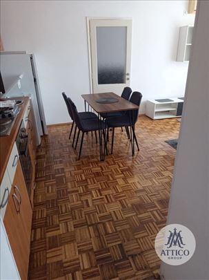 Dvoiposoban stan na Novoj detelinari
