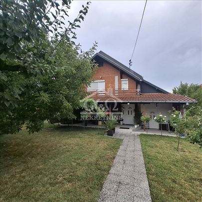 Porodična kuća 119 m² na placu od 7 ari u Korićani
