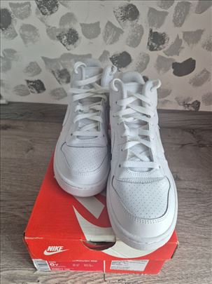 Prodajem nove ženske nike patike