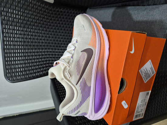 Zrnske patike Nike