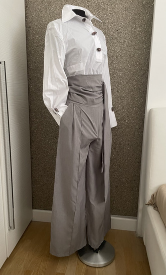 Akcija 2500 Prelepe Italijanske pantalone novo