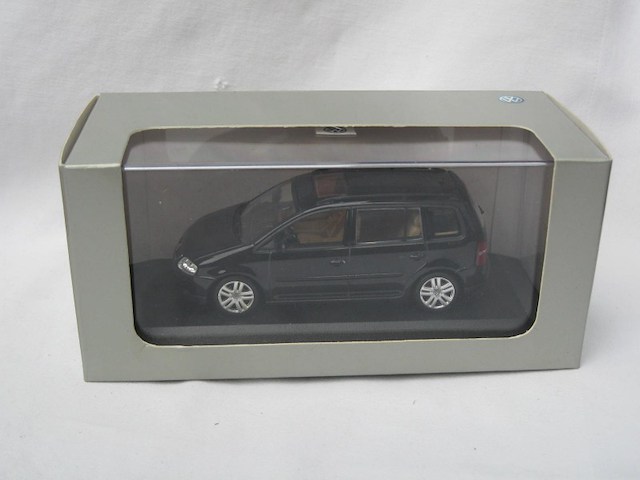 1:43 minichamps VW touran
