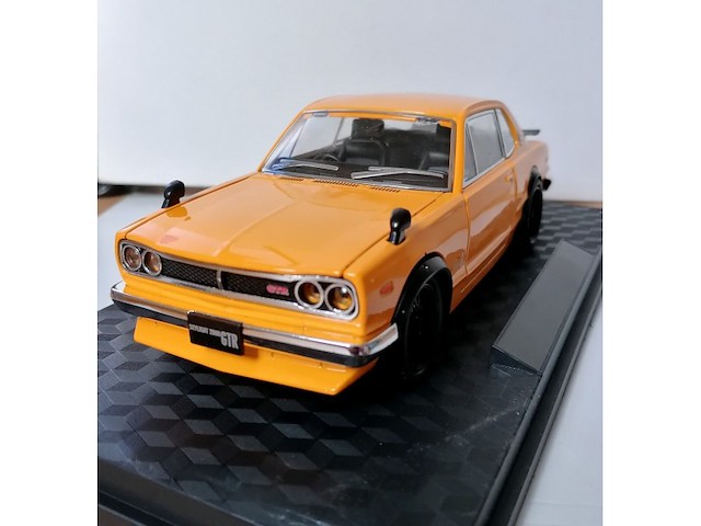 1:24 Nissan Skyline 2000 GT-R, sa svetlom 20 cm