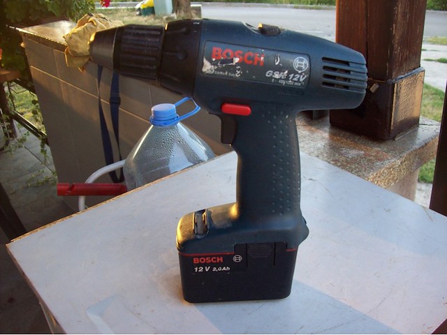 BOSCH akumulatorka 12 volti GSR12V - Switzerland