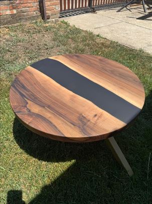 Klub sto - Pareni orah + epoxy smola