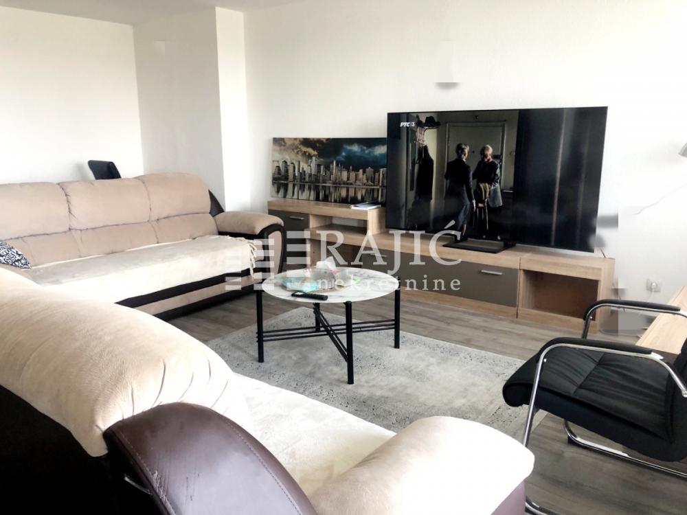 Novi Beograd 81m2,2.5+terasa-prostran #4575
900 €
