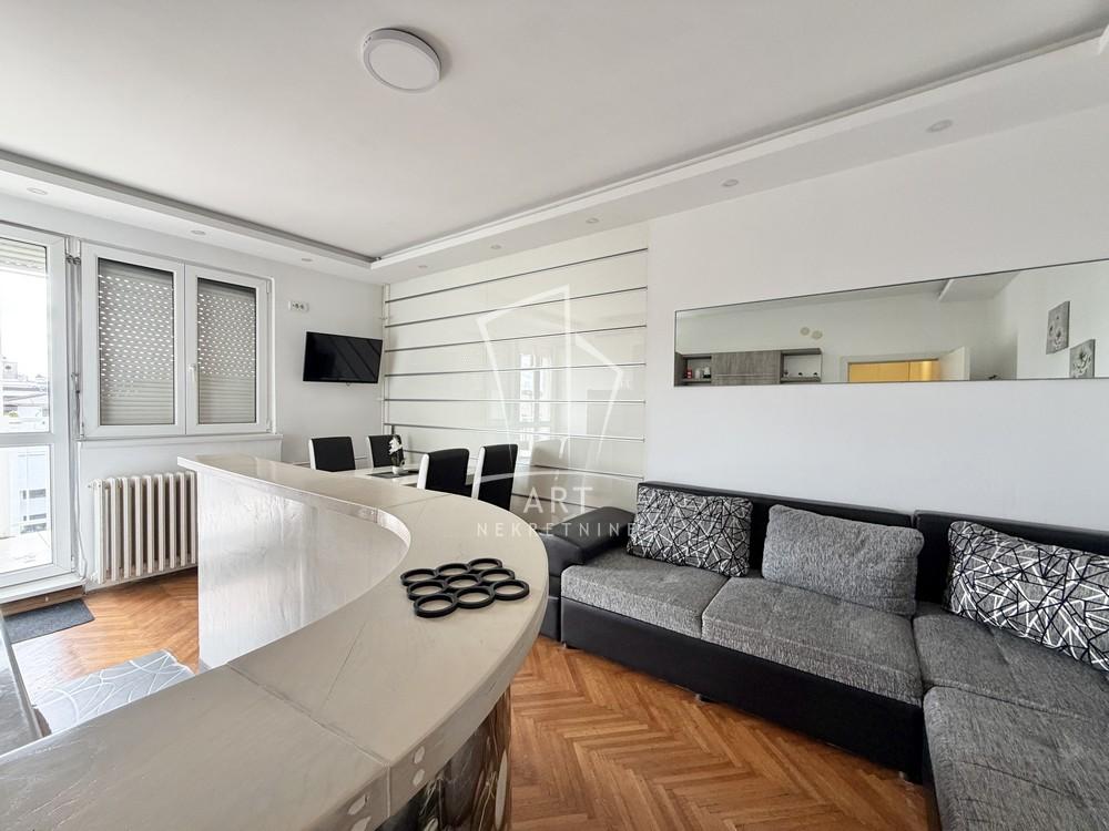 Uknjižen, renoviran stan, mereno 59m2 ID#15795
255.000 €