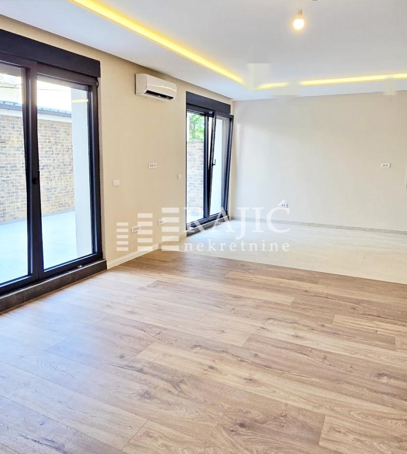 Zvezdara,Olimp,68m2,3.0+garaža+dvorište-luksuzan #4573
240.000 €