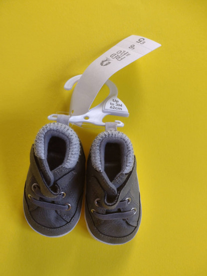 Nove F&F patikice 0-3m