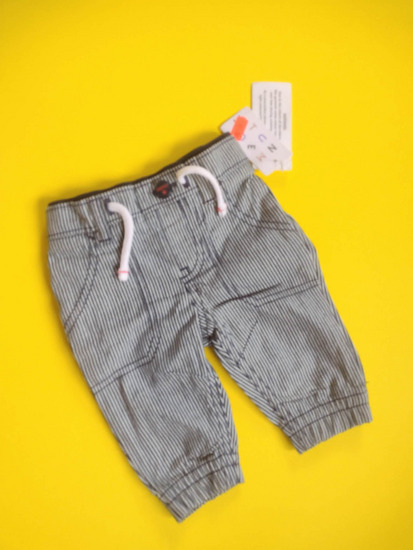 Nove Nutmeg pantalonice 0-3m