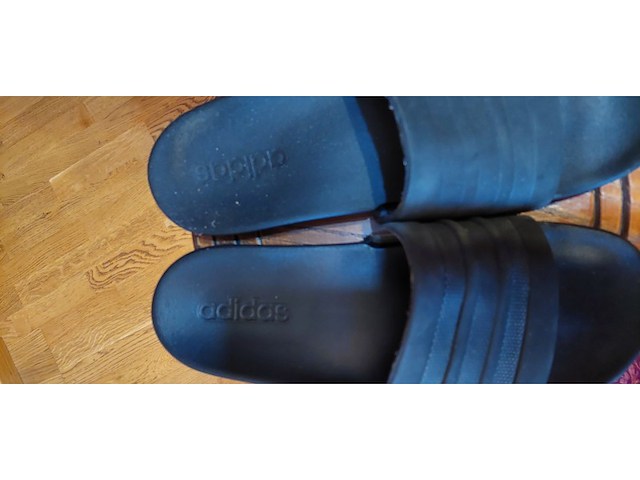 Crne adidas papuče 41