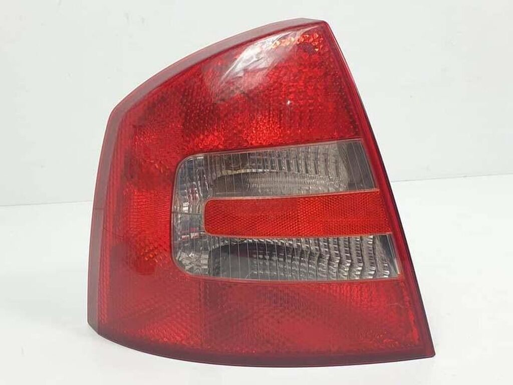 STOP SVETLO LEVO ZA ŠKODA OCTAVIA OD 2004. DO 2009. GOD. | Polovni