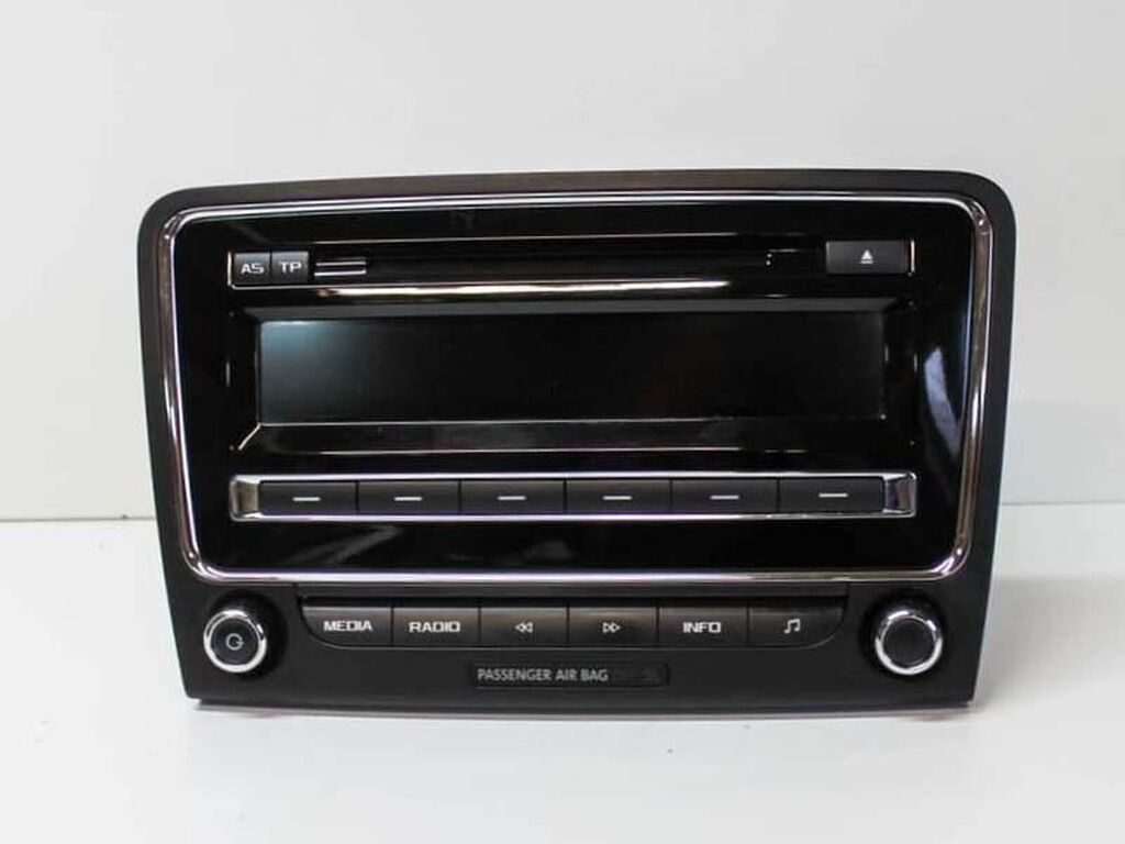RADIO / CD ZA ŠKODA SUPERB | Polovni originalni delovi za Škoda