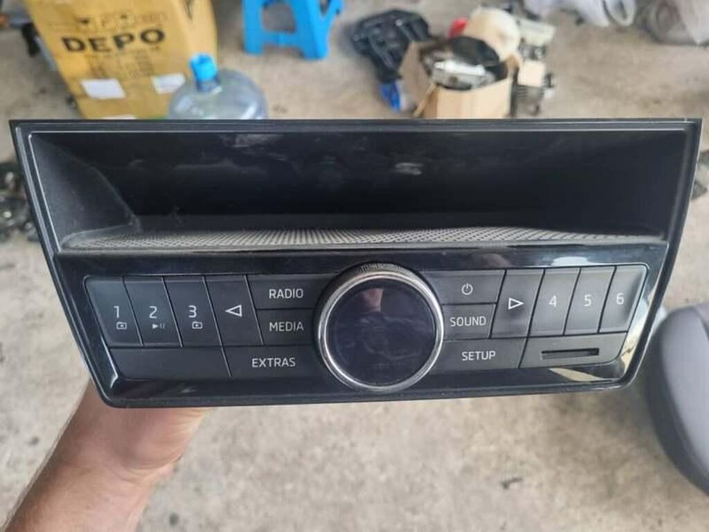RADIO ZA ŠKODA FABIA | Originalni radio za Škoda Fabia III (2). *