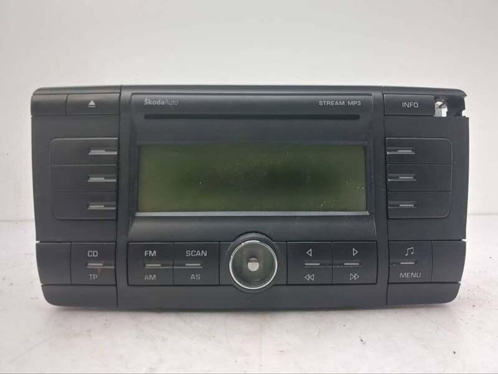 RADIO / CD ZA ŠKODA OCTAVIA | Polovni originalni delovi za Škoda