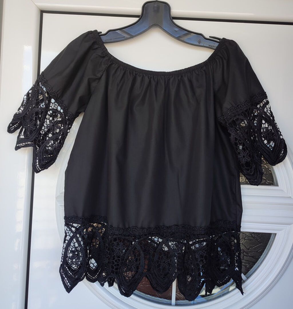Ženska bluza, veličina M. - Boja: crna - Model: široki kroj sa