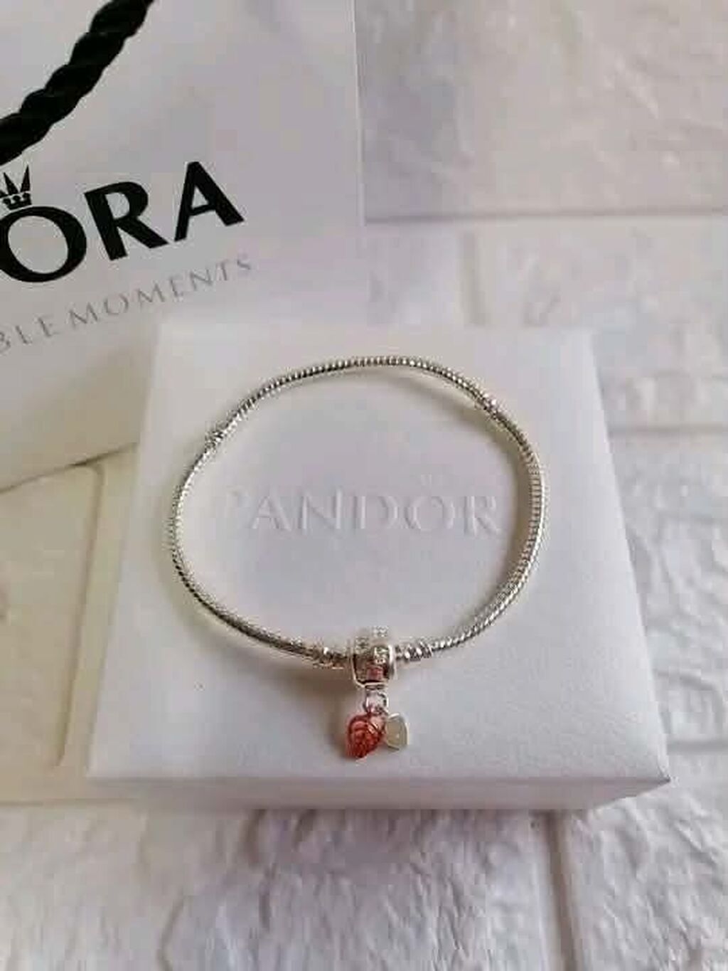Pandora narukvica Vel: od 17 do 20cm Cena:2400 Din (Samo narukvica