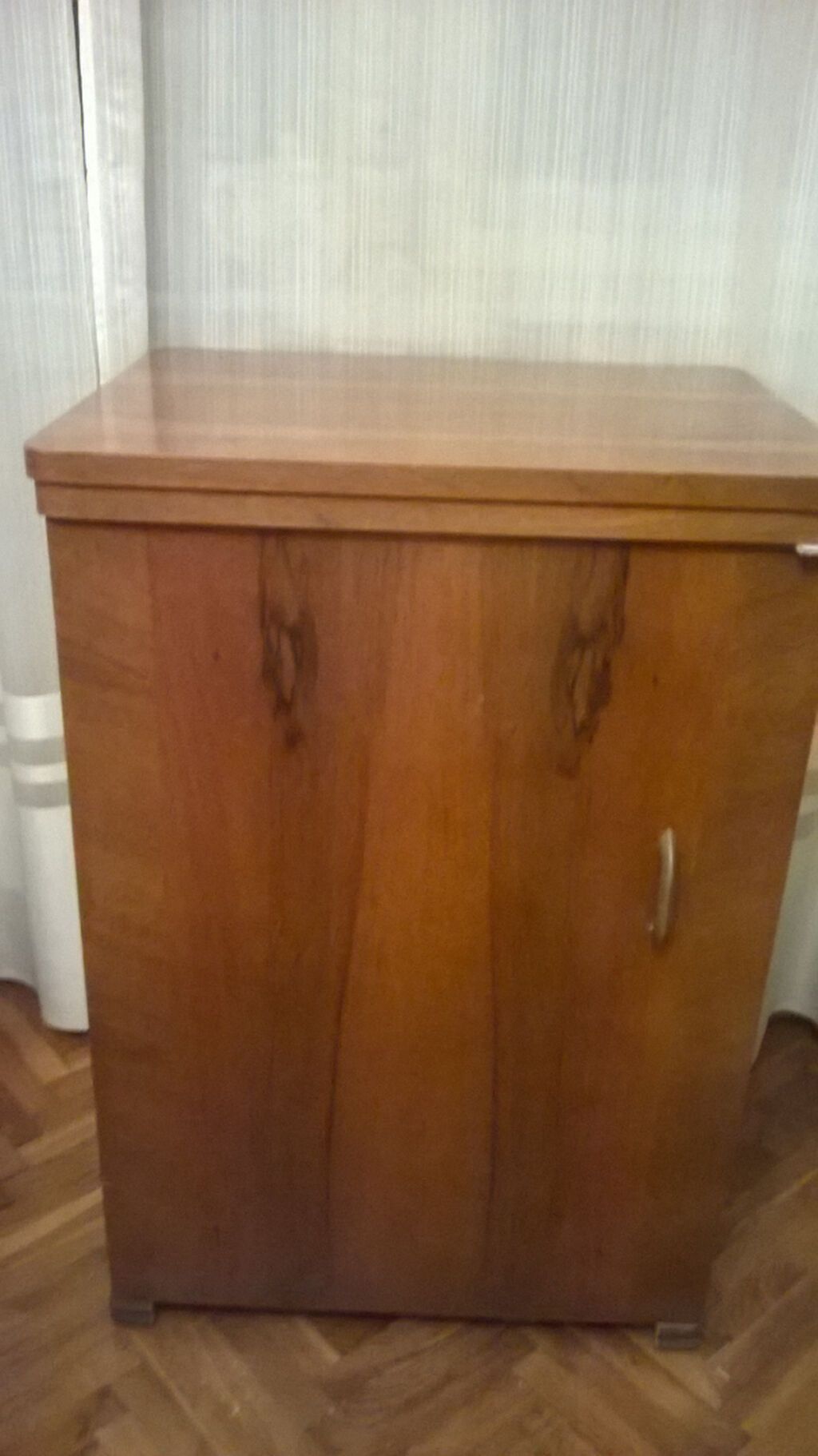 Kabinet za šivaću mašinu Bagat dimenzije 80x55,5x45 sa pedalom i