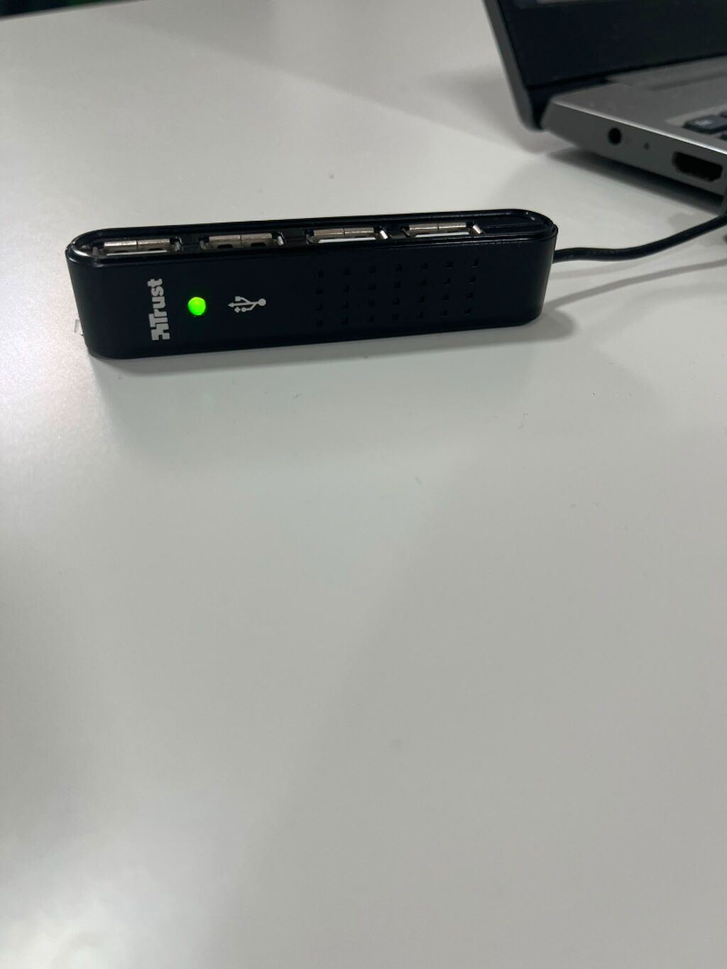 USB Hub koriscen, ispravan skroz