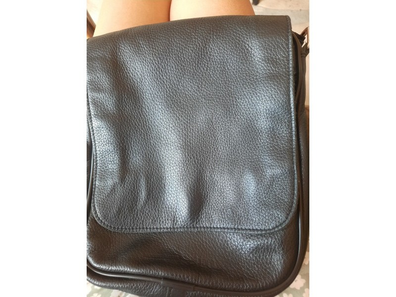 Crna kožna torba(natural leather)kao nova