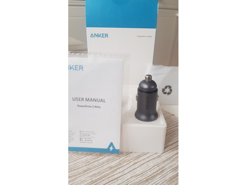 Autopunjač za telefon NOVO