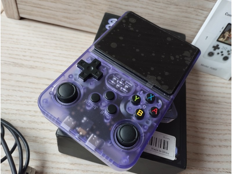 GAME CONSOLE