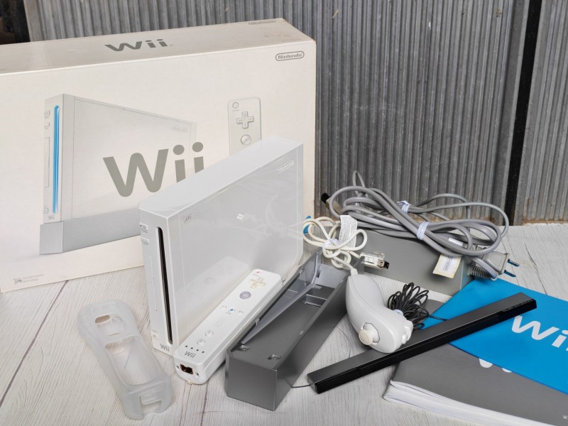 Nintendo Wii + Oprema