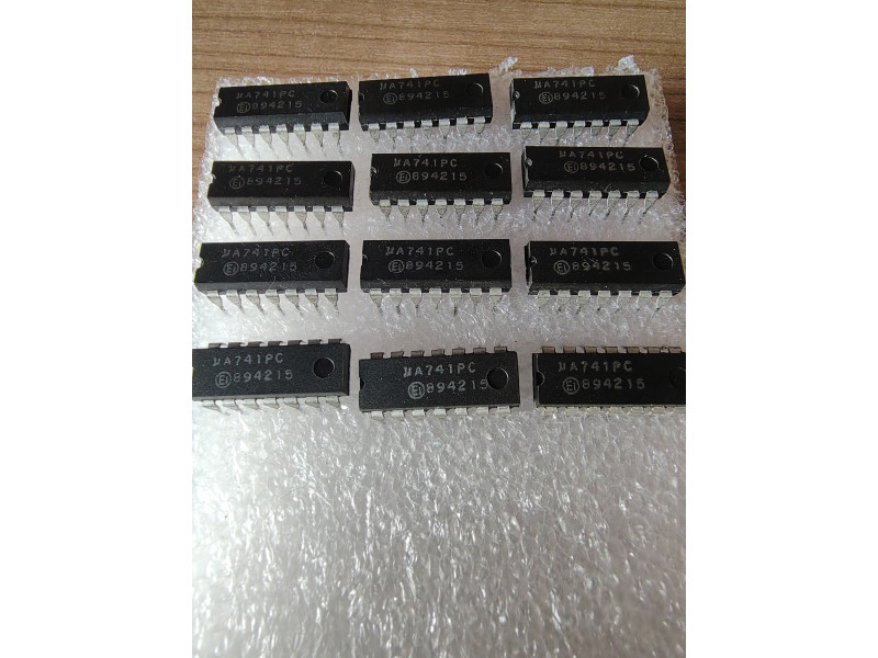 uA741PC Operaciono Pojačalo 12komada
