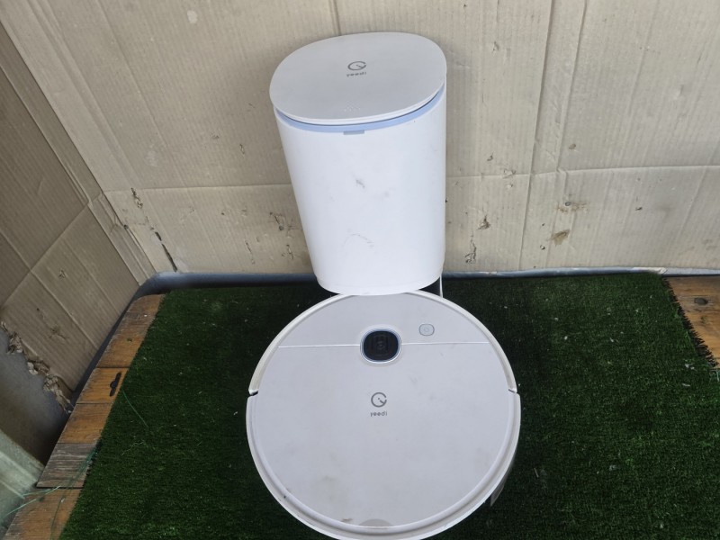 Robot usisivac+baza