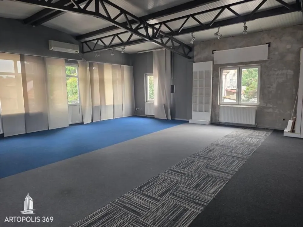 Izdavanje, poslovni prostor, 1440m², Zemun Centar, Zemun Sve Podlokacije