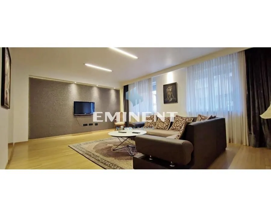 Izdavanje, četvorosoban stan, 120m², Stari Grad, Beograd