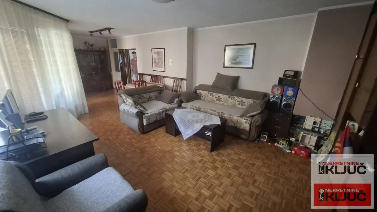 Prodaja, trosoban stan, 83m², Novo naselje, Novi Sad