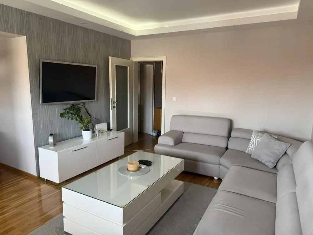 Prodaja, trosoban stan, 79m², Centar, Vrnjačka Banja