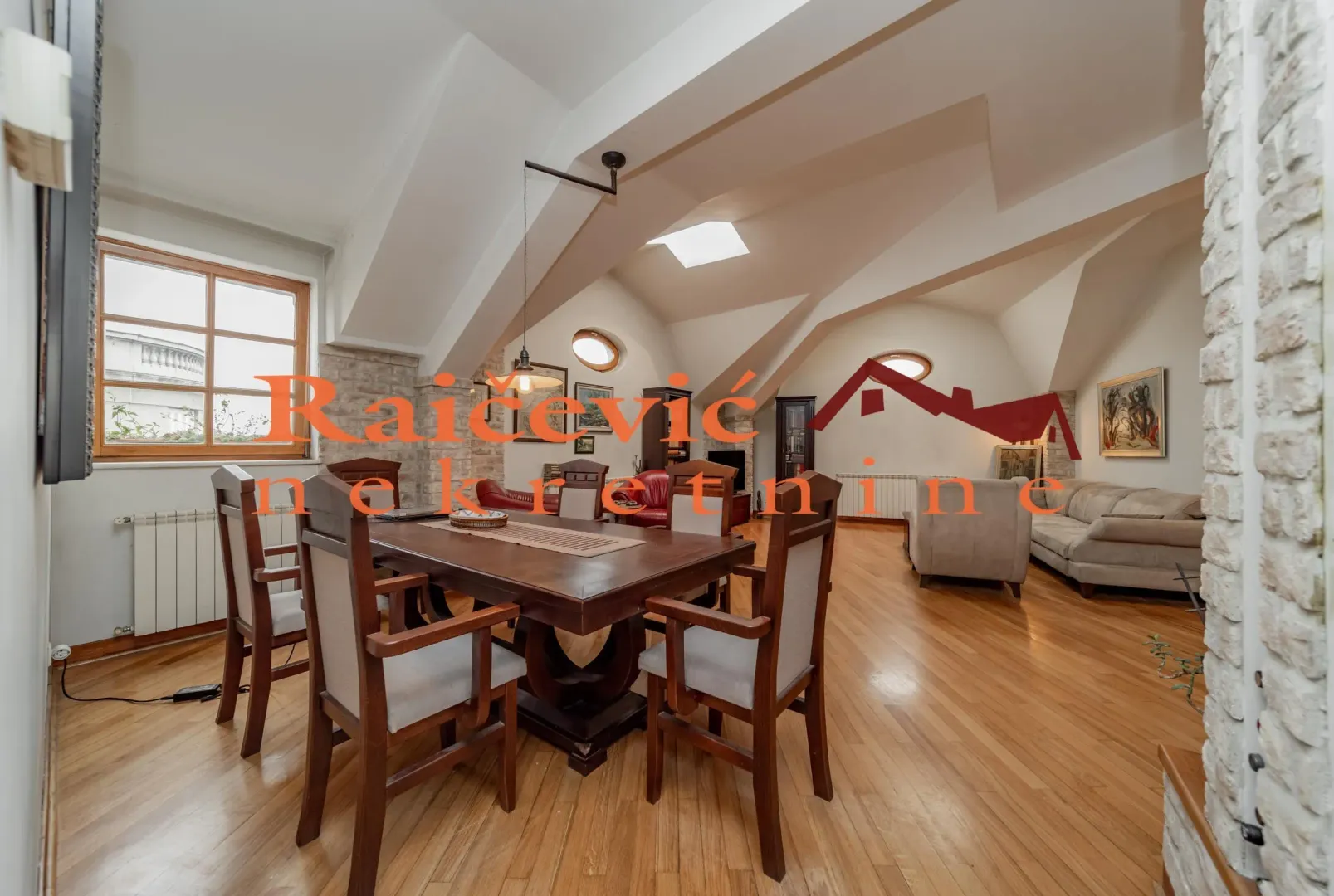 Prodaja, četvorosoban stan, 114m², Centar, Stara Pazova