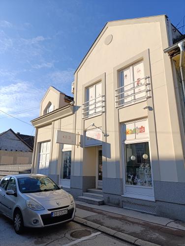 Prodaje se poslovno stambeni objekat u centru grad
Sombor