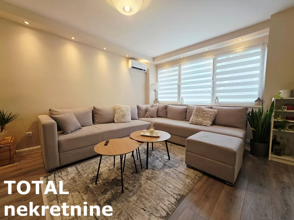 Stan,NOVI SAD,CENTAR,kv: 76.00, € 252000, ID: 1102765