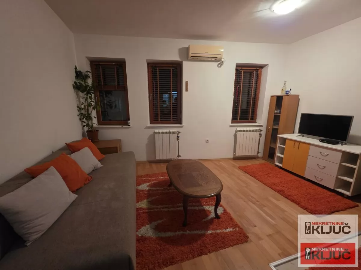 Garsonjera 25 m², Bulevar Oslobođenja, Novi Sad