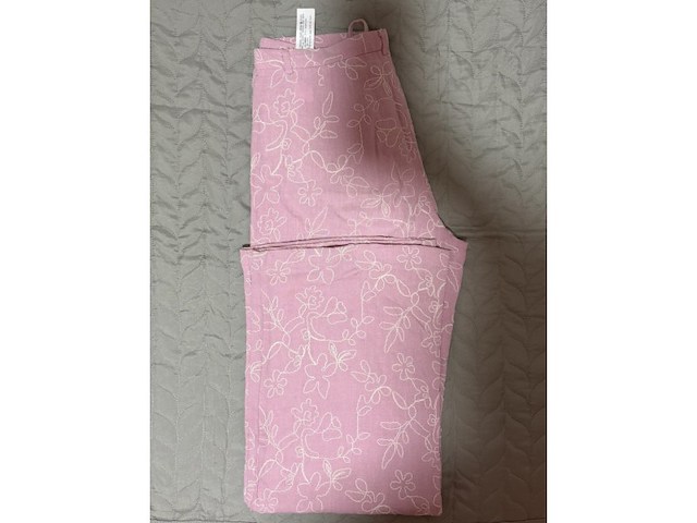 Stradivarius cvetne pantalone