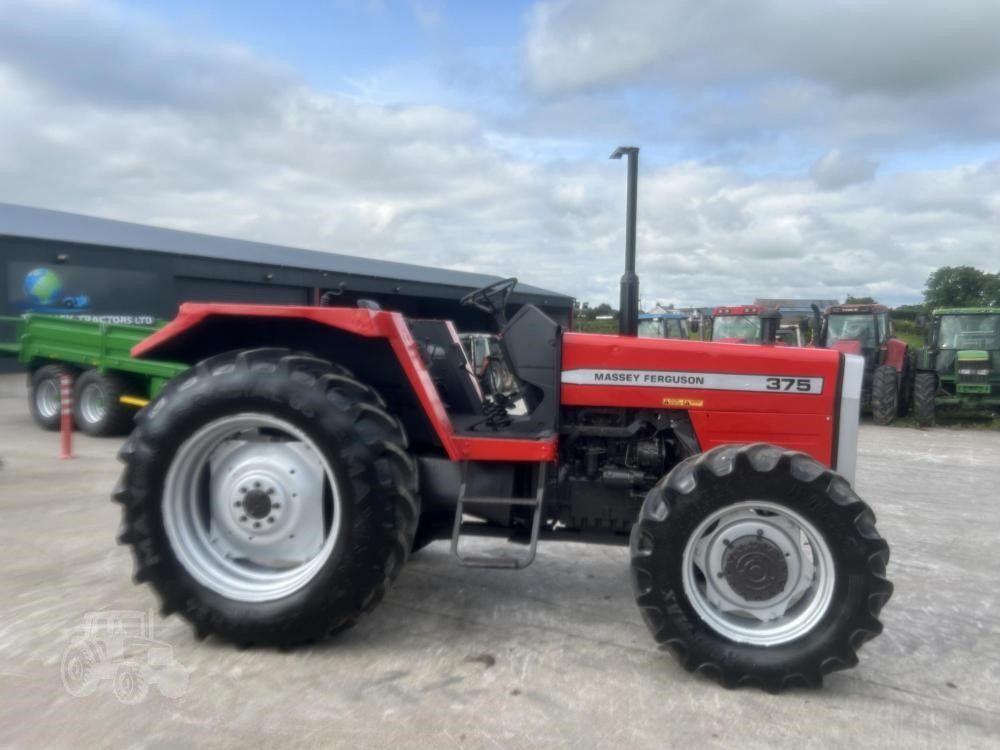 Massey Ferguson 375 traktor točkaš