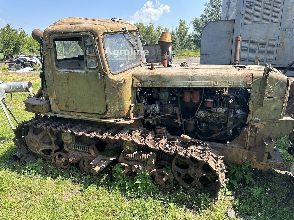 DT 75 traktor guseničar