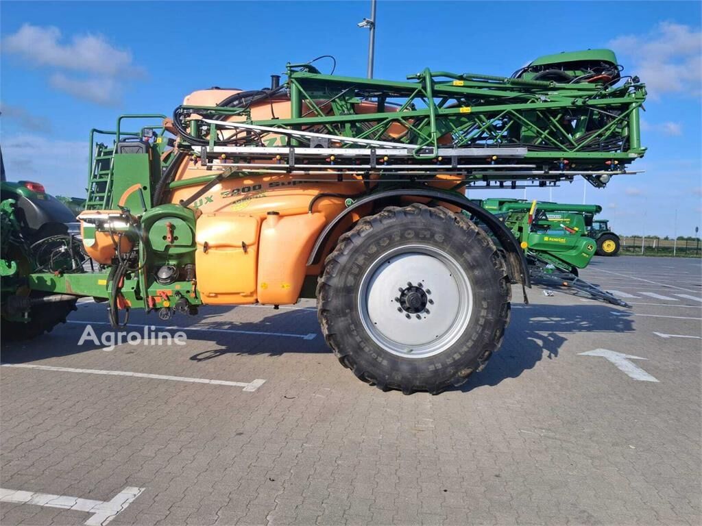 Amazone UX 5200 Super nošena prskalica